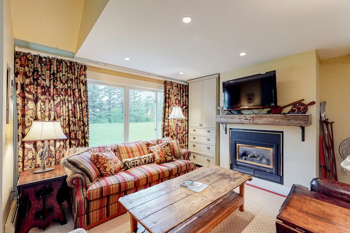 Walkable 2br Mountainview | Patio | Pool - Stowe, VT