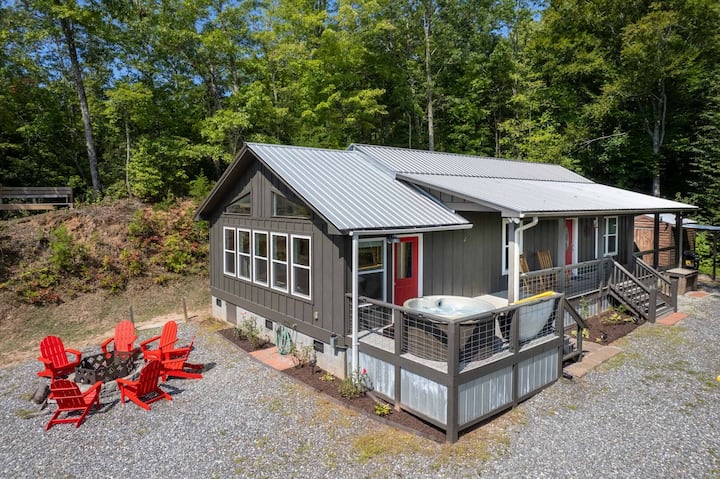 Wanderlust Ridge - Incredible Views And A Hot Tub! - Sylva, NC