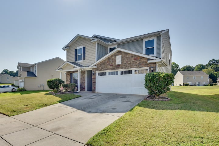 Spacious Gastonia Home W/ Pool Access! - Gastonia, NC