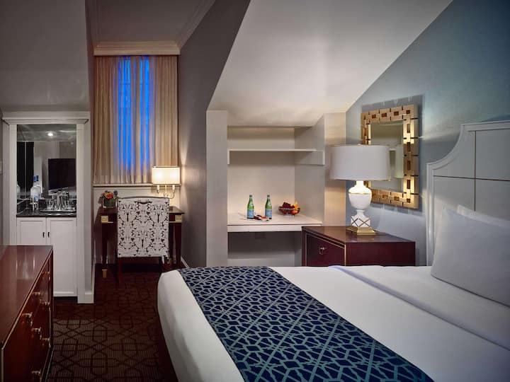 Affordable Getaway In French Quarter! Pets Allowed - New Orleans, LA