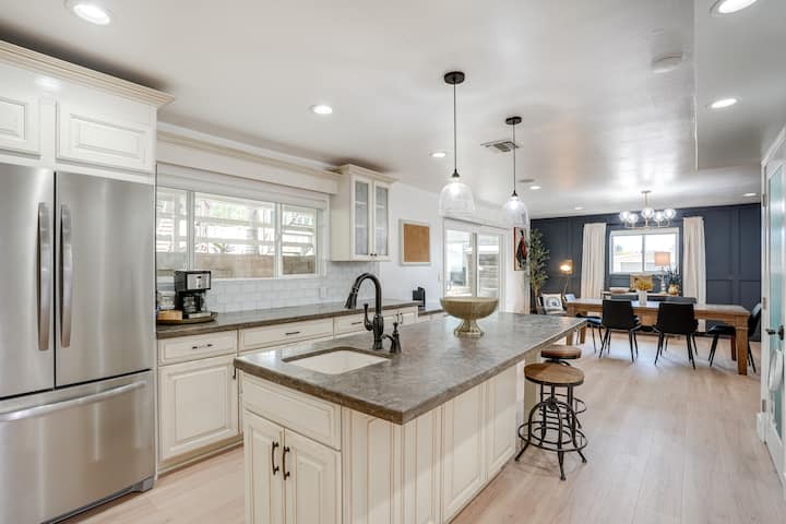 Chic Santa Paula Home W/ Mountain & City Views! - Santa Paula, CA