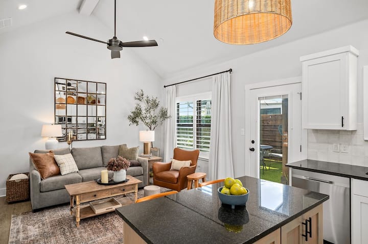 The Burg's Nest | Brand New Luxury Suite - Fredericksburg, TX