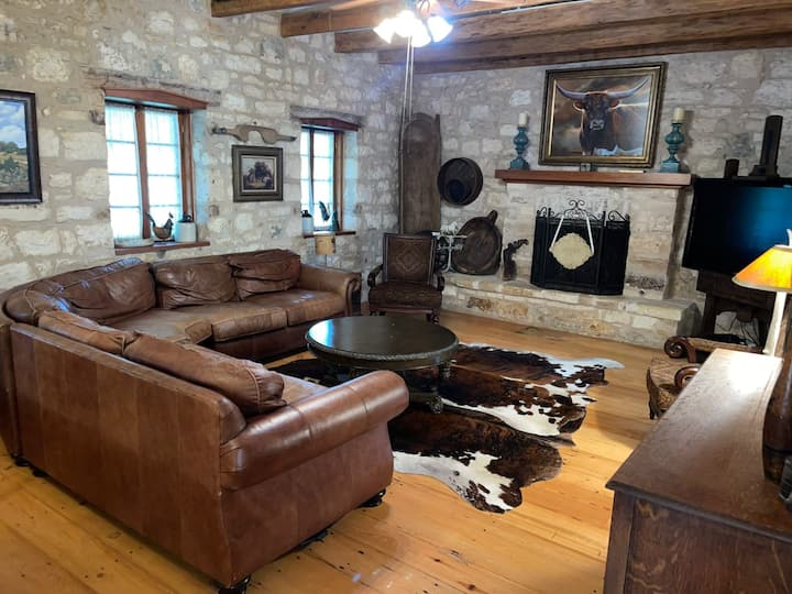 Crockett & Creek B&b, Walk To Main St! - Fredericksburg, TX