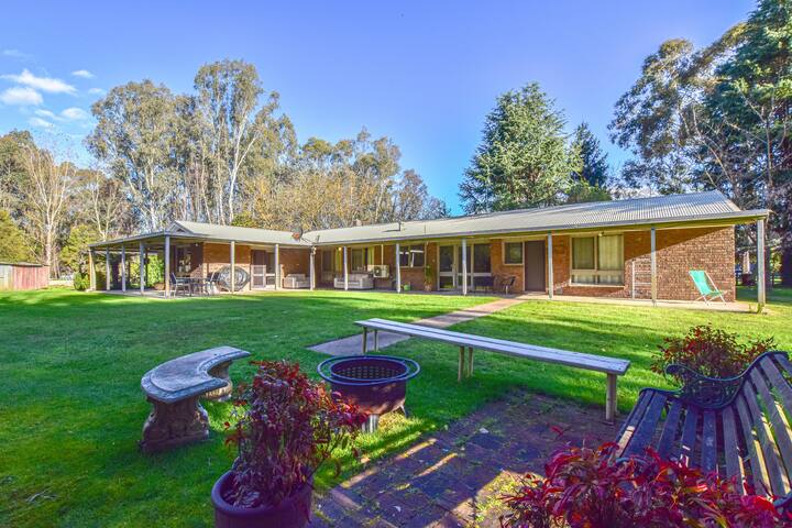 Ovens Valley Retreat - Spacious And Cosy Home - Myrtleford