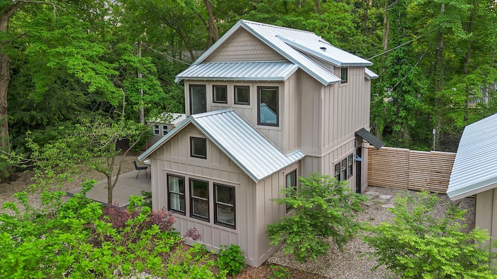 The Fern: 2br, Hot Tub, Fire Pit, Walk To Beach - New Buffalo, MI