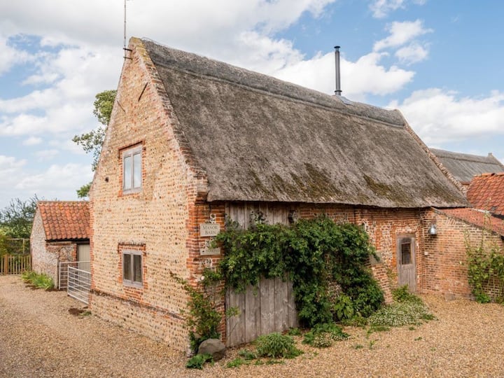 Luxury Barn Conversion - Dog Friendly & Coastal - Sea Palling