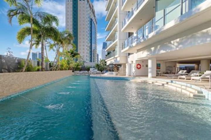 The Brass Pineapple Wyndham Resort Parking And Pet - Surfers Paradise
