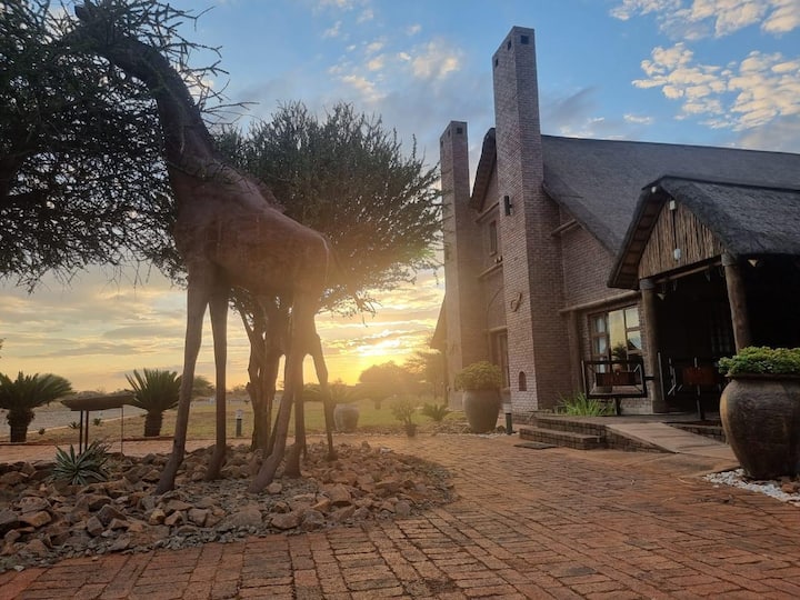Sundowners Game Lodge  Triple Room - Marblehall