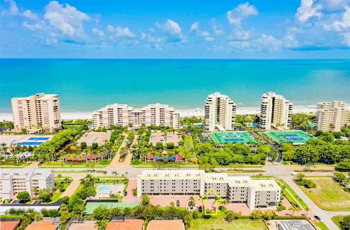 Stunning Condo Across From Beach - Marco Island, FL