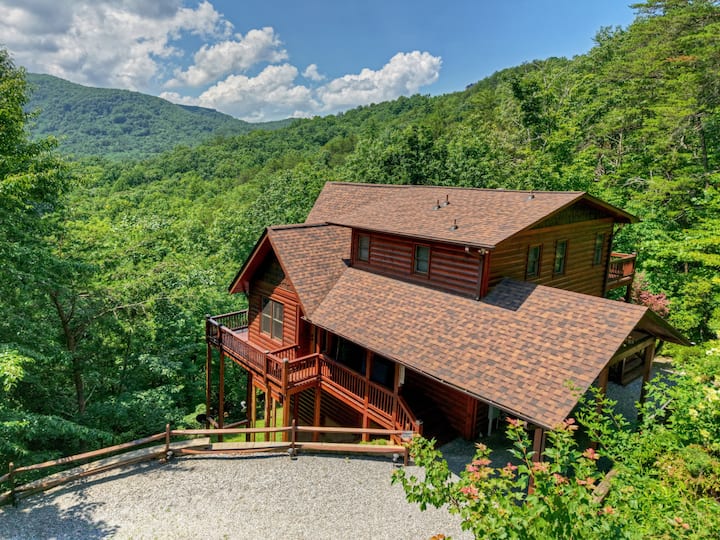 Private Luxury Cabin, Mountain Views/gameroom/spa - Blue Ridge, GA
