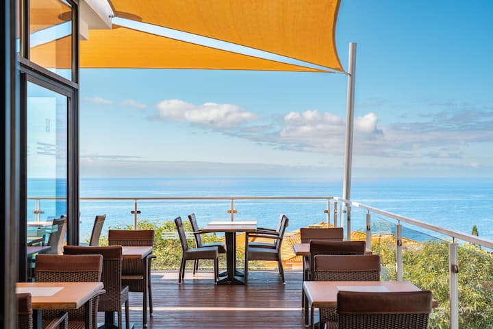 Beachfront Hotel: Outdoor Pool, Mountain View - Funchal