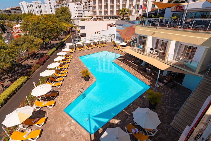 Convenient Stay! Mountain View, Pool & Spa Center! - Funchal