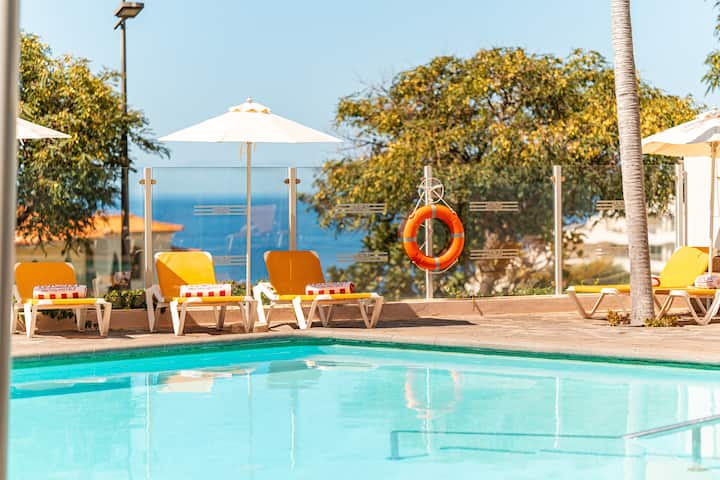 Beachfront Holiday! Sea View, Onsite Spa And Pool! - Funchal