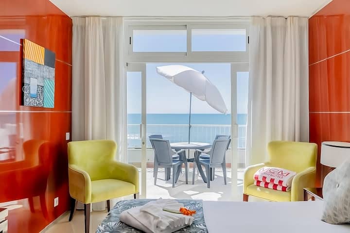 Seafront Hotel! Three Suites With Kitchenettes - Albufeira