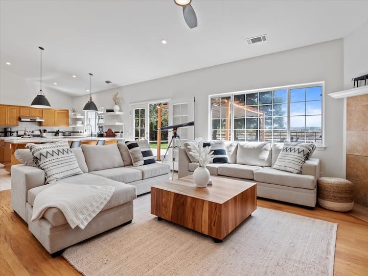 Spacious Wine Country Getaway - Los Alamos, CA