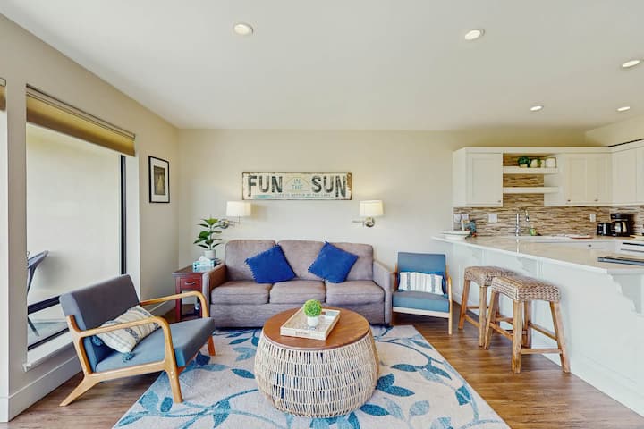 2br Lake And Pool-view Condo With Hot Tub - Chelan, WA