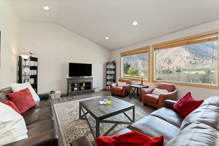 4br Riverfront | Dog Friendly | Dock | Firepit - Daroga State Park, Orondo