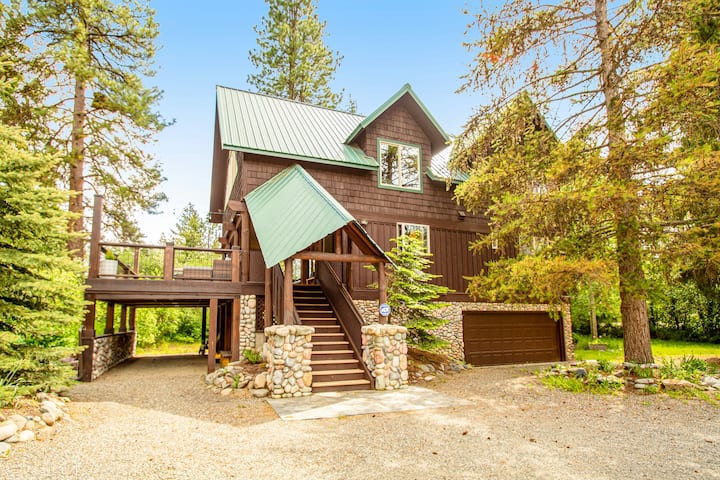 Quiet 2br Riverfront Cabin With Wood Stove - Cle Elum, WA