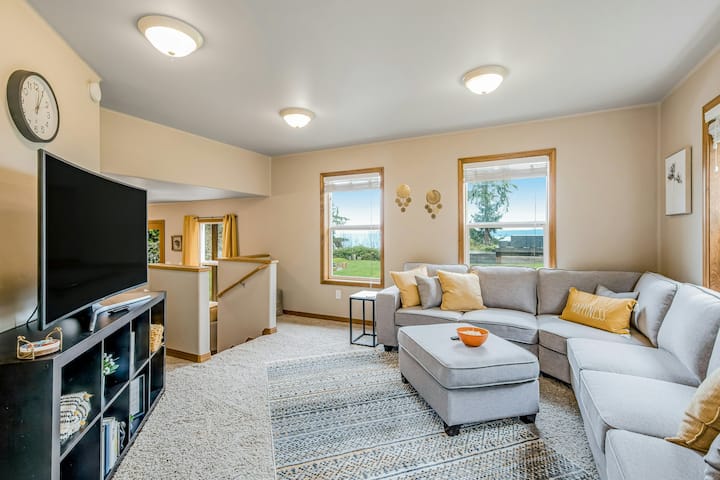 Idyllic Woodsy 6br With Firepit & Two Kitchens - Washington State