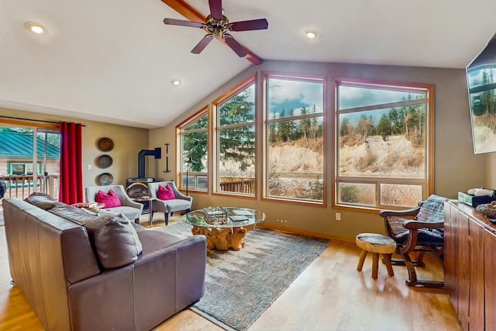 Luxury 2br Riverfront Dog Friendly | Hot Tub - Gold Bar, WA