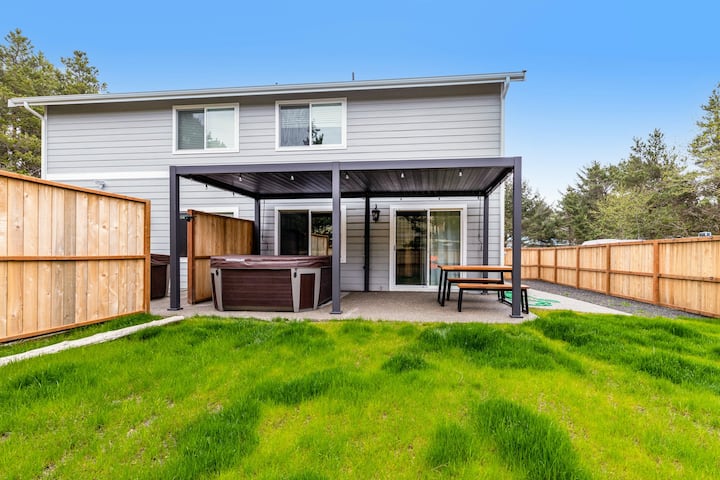 Modern 3br Dog Friendly | Hot Tub | Patio - Westport