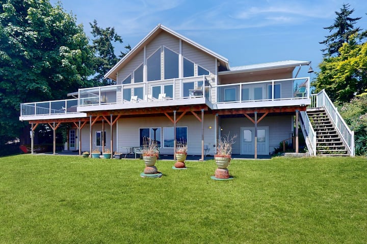Stunning 5br Oceanfront Whidbey Island - Whidbey Island, WA