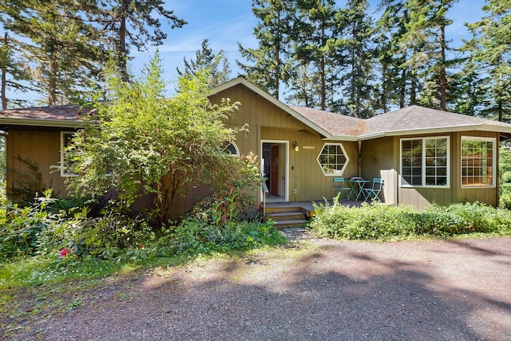 3br Oceanfront Dog Friendly | Deck | Beach Access - Lopez Island, WA