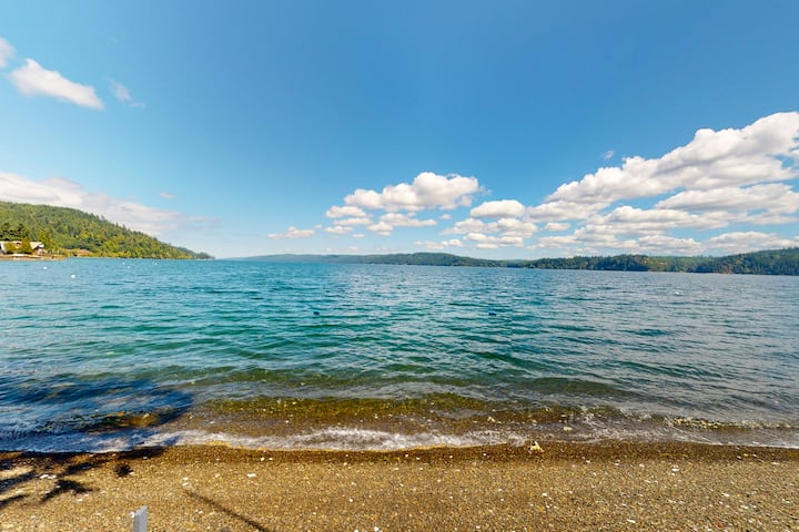 Waterfront, Dog-friendly 3br With Private Beach - Hoodsport, WA