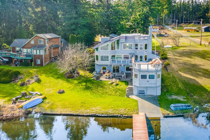 Dog-friendly, Lakefront 4br With Deck & Dock - Langley, WA