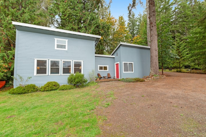 Dog-friendly 1br With Water Views, Kayaks & Canoe - Scenic Beach State Park, Seabeck