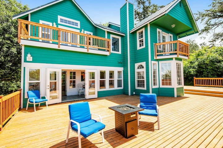 4br Oceanview Whidbey Island | Fireplace - Oak Harbor, WA