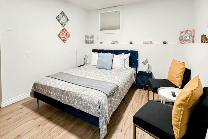 Remodeled Studio 1st-floor | Dog Friendly - Seattle, WA