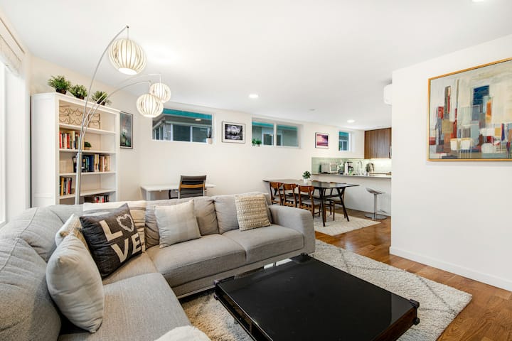 Corner 3br | Balcony | Street Parking | W/d - Seattle, WA