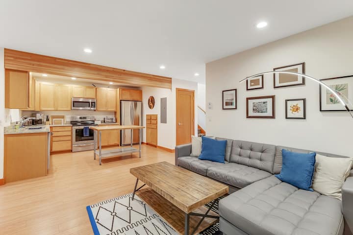 Modern 2br Dog Friendly | Deck | Firepit | W/d - Eastsound, WA