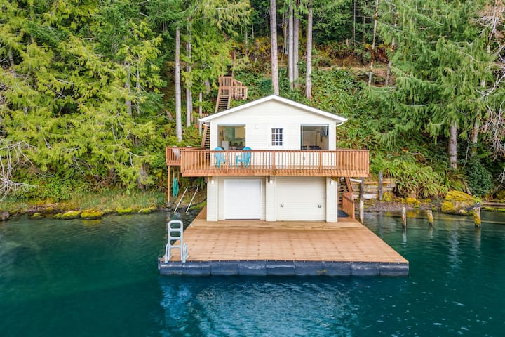Secluded 1br Lakefront | Dock | Deck - Lake Crescent, WA