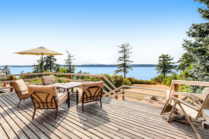 Large 2br Oceanfront | Deck | Firepit | W/d - Camano Island State Park, Camano