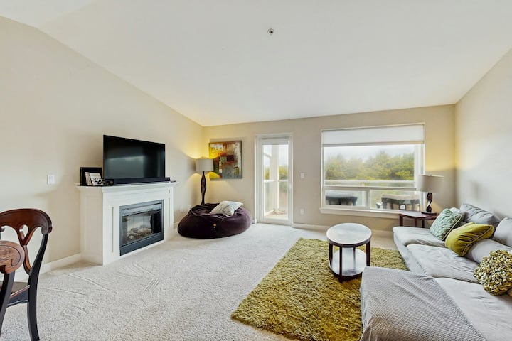 2br Oceanfront 3rd-floor | Balcony | - Westport Light State Park, Westport