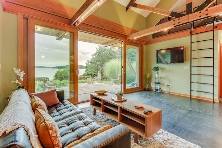 Amazing View 2br Oceanfront | Patio | Firepit - Deception Pass State Park, Oak Harbor