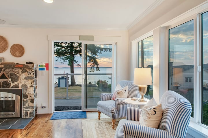 Charming 3br Oceanview | Fireplace | Deck - Camano Island, WA