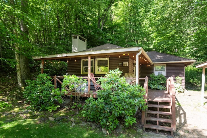 Cozy Blowing Rock Cabin - Hottub & Fireplace - Blowing Rock, NC