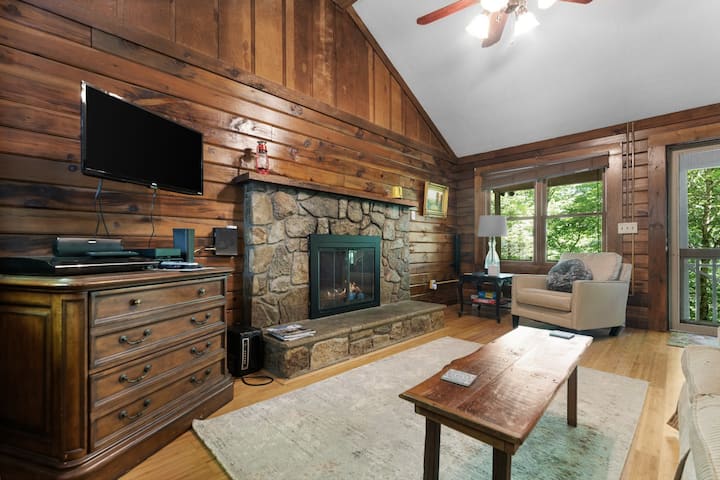 Cabin In Blowing Rock | Hot Tub, Fireplace,fishing - Blowing Rock, NC