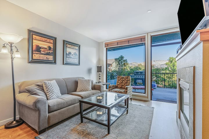 Private Patio Villa With Mountain Views - Lake Chelan, WA