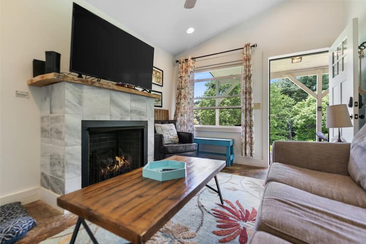 Blowing Rock Clementine Cottage | Pond • Hot Tub - Blowing Rock, NC