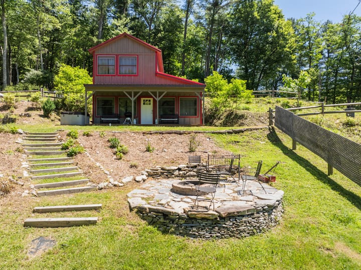 Blowing Rock Sarah Janes Cottage - Hot Tub, Pond - Blowing Rock, NC