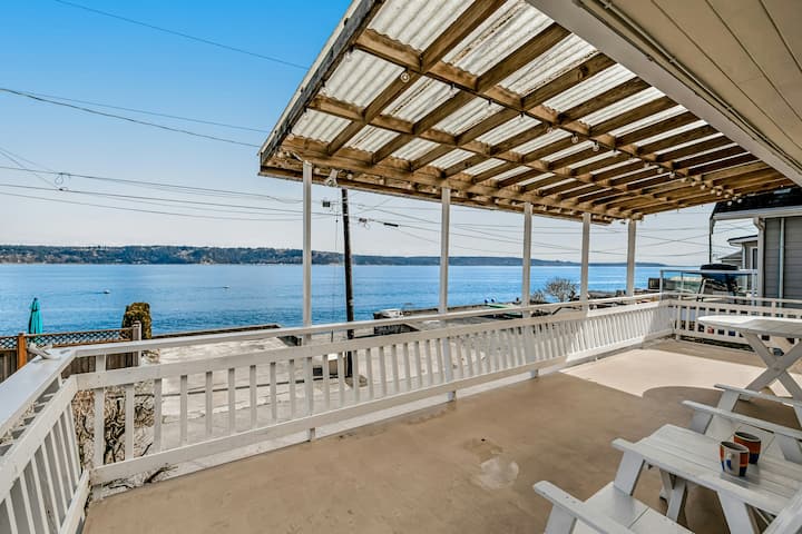 Beautiful 2br Oceanfront | Fireplace | Deck - Langley, WA