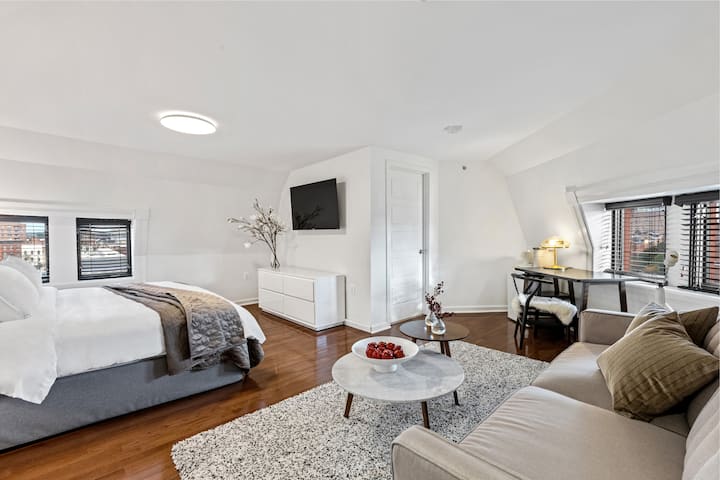 Studio In Historic Urban Castle | Brexton Hotel - Baltimore, MD