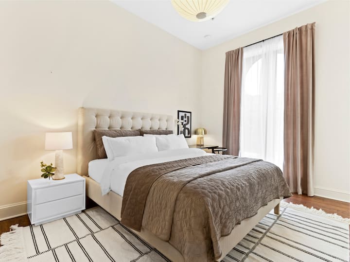 Cozy & Modern King Studio In Historic Mt. Vernon - Baltimore, MD