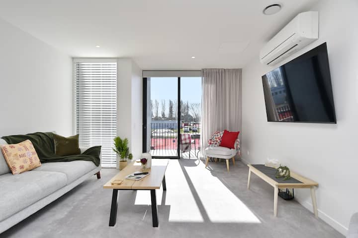 Inner-city Apartment - Great Location -