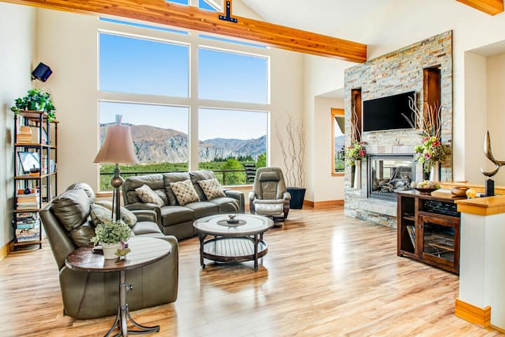4br Mountainview Dog Friendly | Chef's Kitchen - Lake Chelan, WA