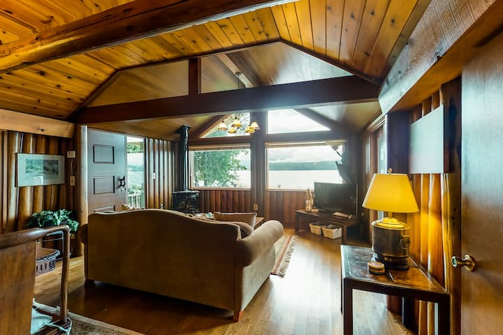 2br Waterfront Home W/ Full Kitchen & Deck Views - Poulsbo, WA